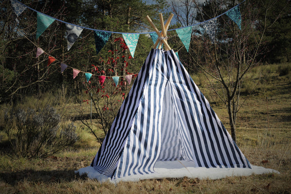 tipi / tepee / tipi / teepee Tent Blue and White . 4 POLES INCLUDED ...